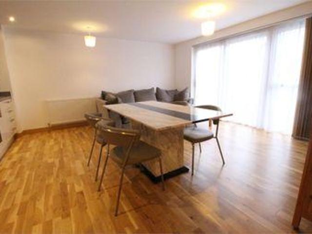 2 Bedrooms Flat for rent in Zodiac Close, Edgware, Middlesex HA8