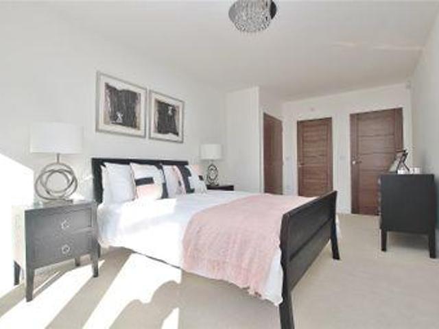 2 Bedrooms Flat for sale in 3 Onslow Place, Woking, Surrey GU24