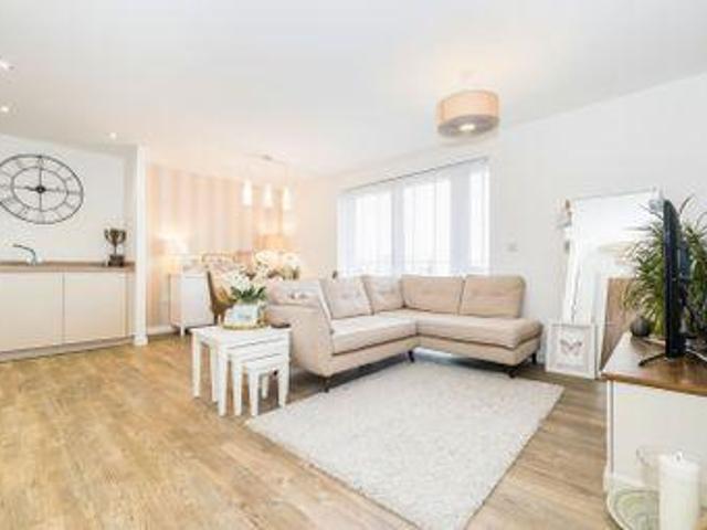 2 Bedrooms Flat for sale in 3 Sackett Road, Barking IG11