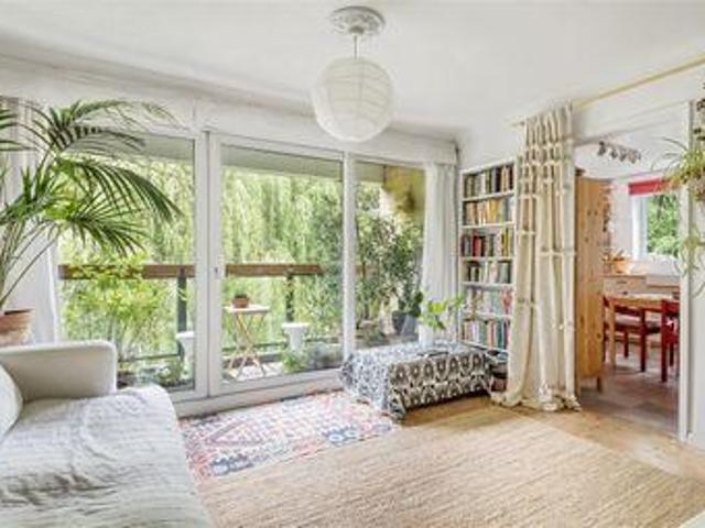 2 Bedrooms Flat for sale in 10 Pitman Court, Gloucester Road, Bath, Somerset BA1