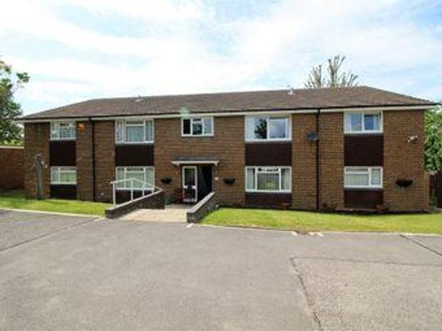 2 Bedrooms Flat for sale in 11 Lower Armour Road, Tilehurst, Reading, Berkshire RG31