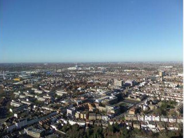 2 Bedrooms Flat for sale in 11 Saffron Central Square, Croydon CR0