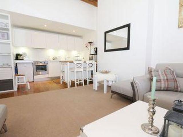 2 Bedrooms Flat for sale in 11 Scoresby Street, Bradford, West Yorkshire BD1
