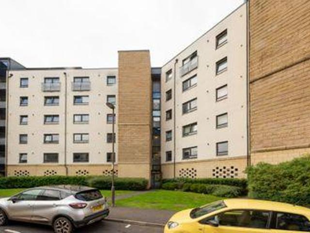 2 Bedrooms Flat for sale in 12/3 Hawkhill Close, Edinburgh EH7