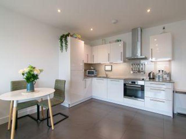 2 Bedrooms Flat for sale in 138 Powis Street, London SE18