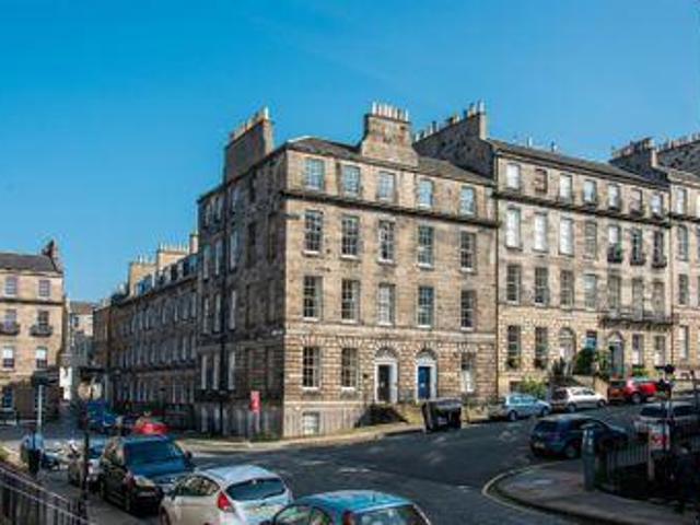 2 Bedrooms Flat for sale in 15/3 2F2 Nelson Street, Edinburgh EH3