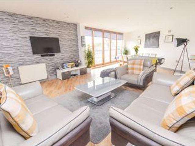 2 Bedrooms Flat for sale in 17 Greenhead Street, Glasgow G40