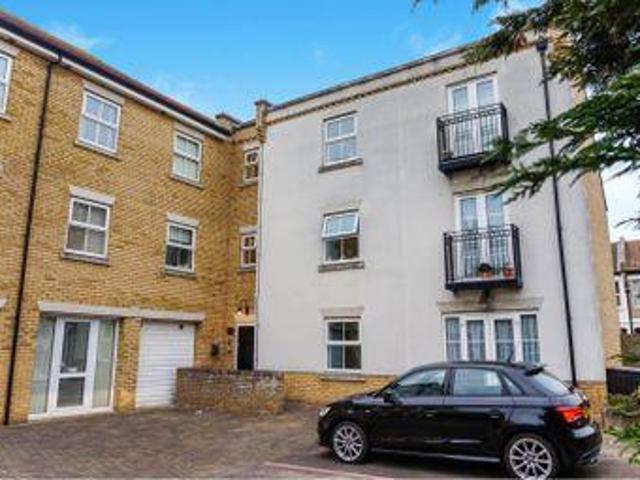 2 Bedrooms Flat for sale in 1 Forge Way, Southend On Sea SS1