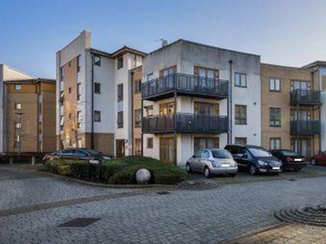 2 Bedrooms Flat for sale in 1 Harry Close, Croydon CR0