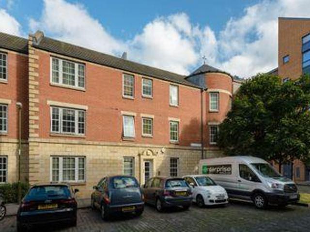 2 Bedrooms Flat for sale in 21/2 Pattison Street, Edinburgh EH6