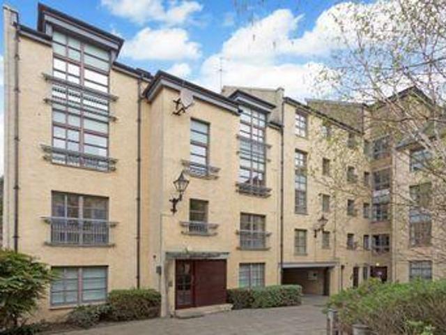 2 Bedrooms Flat for sale in 2/3 Old Tolbooth Wynd, Old Town, Edinburgh EH8