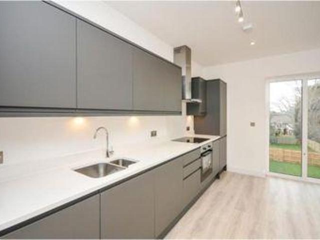 2 Bedrooms Flat for sale in 23 Melville Avenue, South Croydon, Surrey CR2