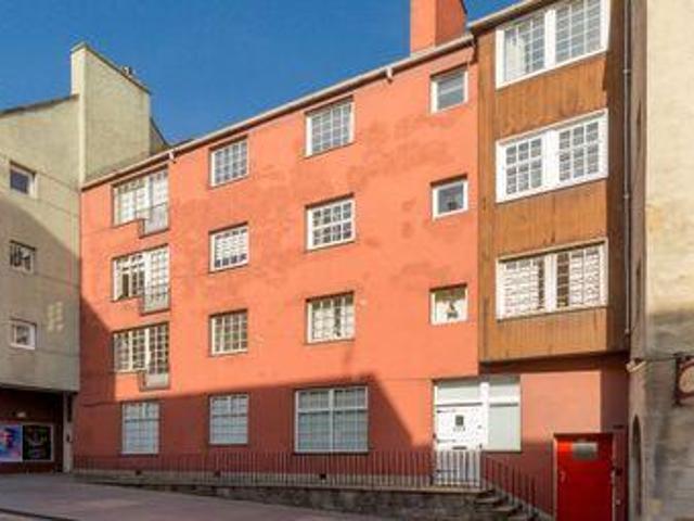 2 Bedrooms Flat for sale in 259/4 Canongate, Old Town, Edinburgh EH8