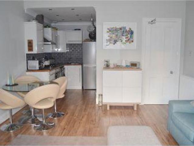 2 Bedrooms Flat for sale in 25 Whitehaugh Drive, Paisley PA1