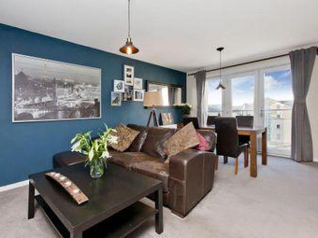 2 Bedrooms Flat for sale in 3/15 Arneil Drive, Crewe EH5