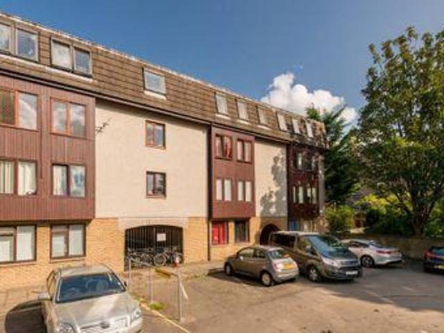 2 Bedrooms Flat for sale in 43/8 Lochrin Place, Tollcross, Edinburgh EH3