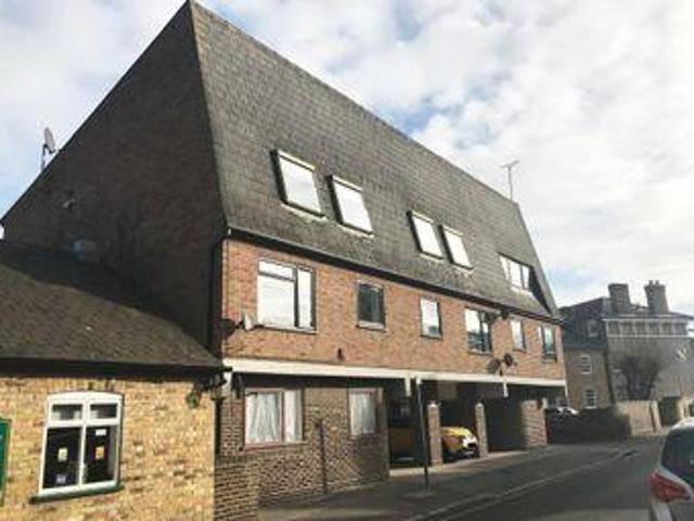 2 Bedrooms Flat for sale in 4 Chatsworth House, Lower Anchor Street, Chelmsford, Essex CM2