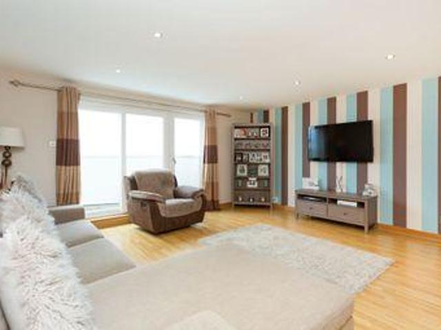 2 Bedrooms Flat for sale in 5/18 Heron Place, Edinburgh EH5
