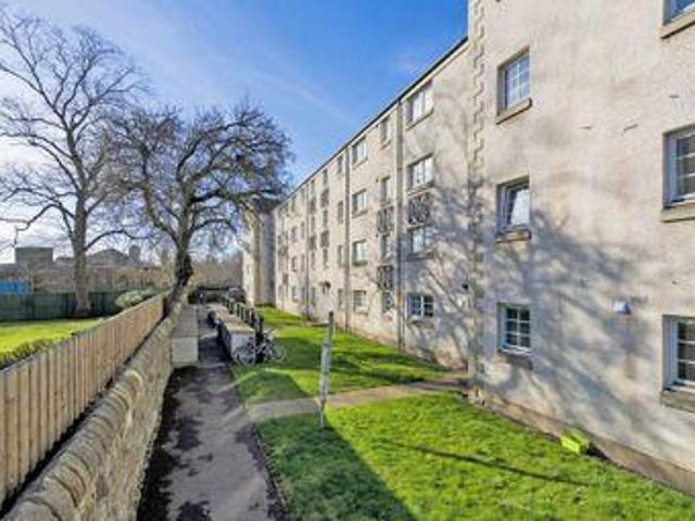 2 Bedrooms Flat for sale in 6/3 Grandfield, Trinity, Edinburgh EH6