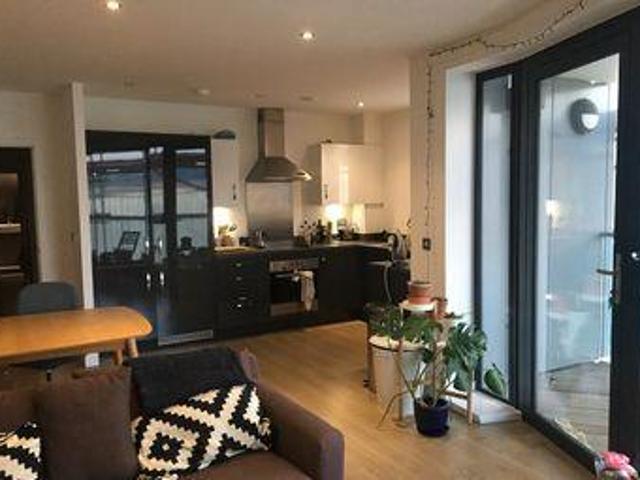 2 Bedrooms Flat for sale in 67 Parade Gardens, London E4