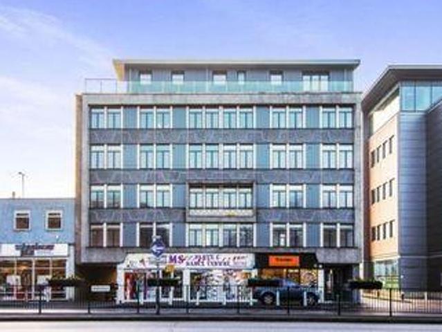 2 Bedrooms Flat for sale in 6 Parkway, Chelmsford, Essex CM2