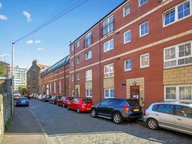 2 Bedrooms Flat for sale in 91/1 Giles Street, The Shore, Edinburgh EH6