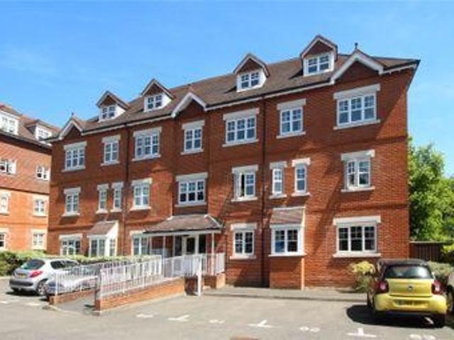 2 Bedrooms Flat for sale in 9 Heathside Road, Woking, Surrey GU22
