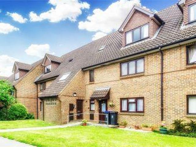 2 Bedrooms Flat for sale in Coulson Way, Burnham, Buckinghamshire SL1