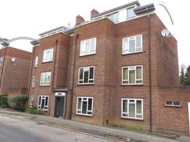 2 Bedrooms Flat for sale in Courtlands, Maidenhead SL6