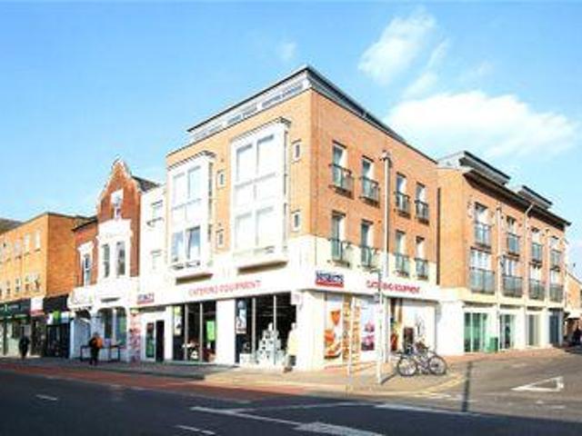 2 Bedrooms Flat for sale in Cowleaze Road, Kingston KT2