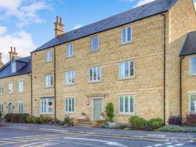 2 Bedrooms Flat for sale in Coachmans Court, Station Road, Moreton In Marsh, Glos GL56