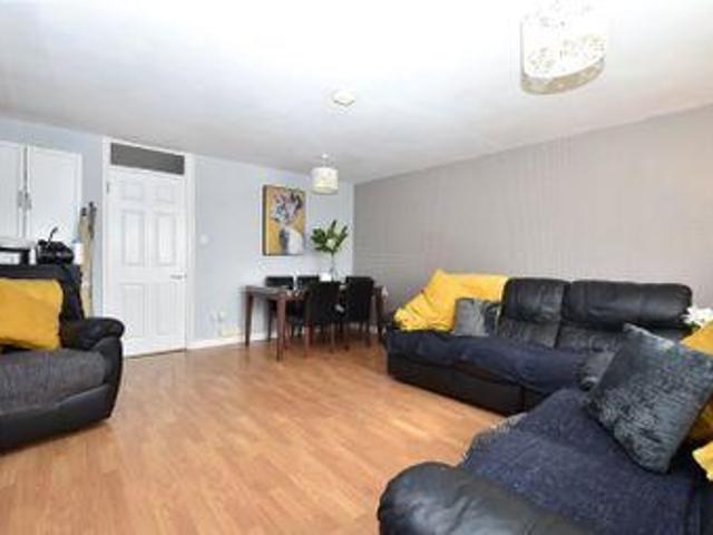2 Bedrooms Flat for sale in Collette Court, 150 Selhurst Road, London SE25