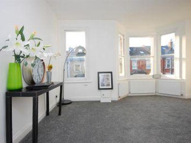 2 Bedrooms Flat for sale in College Road, London NW10
