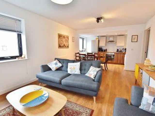 2 Bedrooms Flat for sale in Colman Gardens, Salford M5