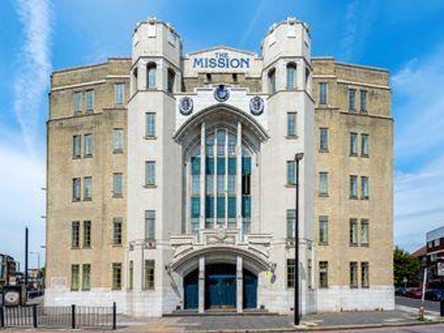 2 Bedrooms Flat for sale in Commercial Road, London E14