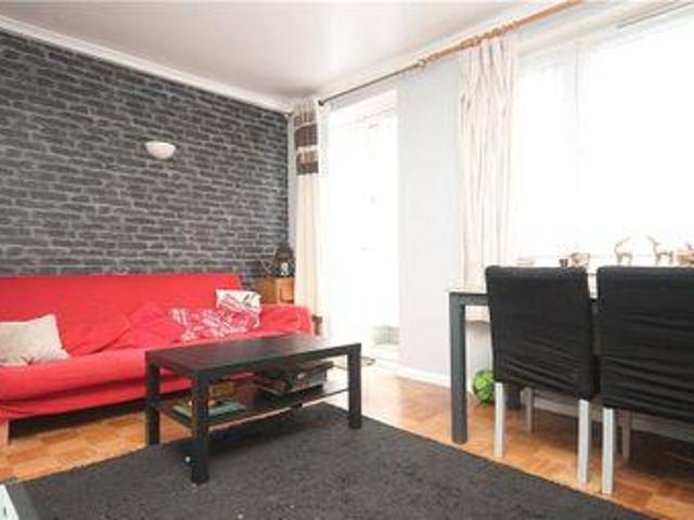 2 Bedrooms Flat for sale in Coningsby Court, Armfield Crescent, Mitcham CR4