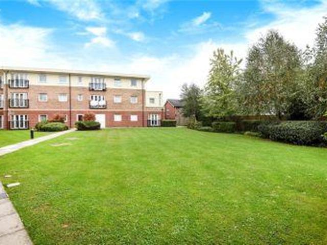 2 Bedrooms Flat for sale in Connaught Heights, Uxbridge Road, Hillingdon, Middlesex UB10