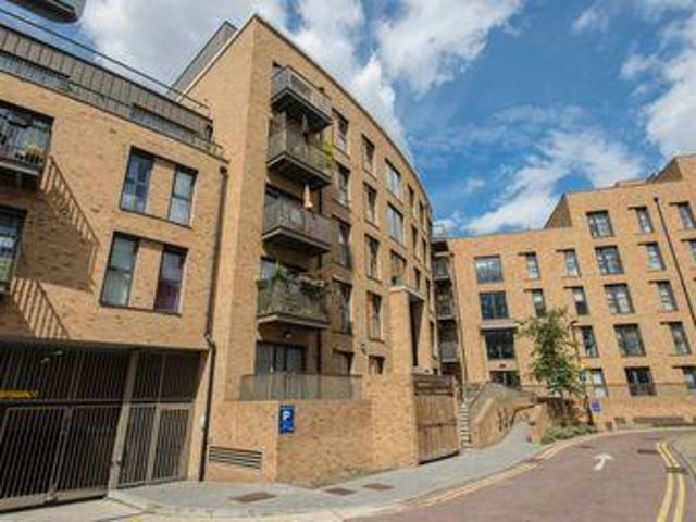2 Bedrooms Flat for sale in Connersville Way, Croydon CR0