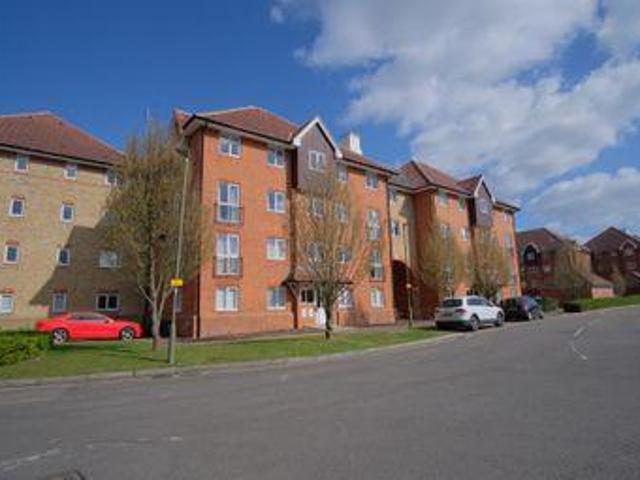2 Bedrooms Flat for sale in Coopers Court, Crane Mead, Ware SG12