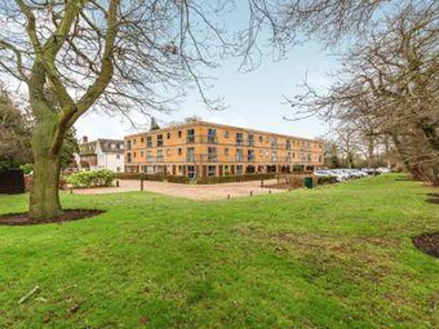 2 Bedrooms Flat for sale in Coopers Green Lane, Hatfield AL10