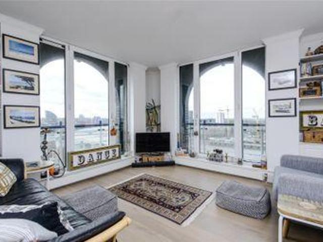 2 Bedrooms Flat for sale in Coral Row, Wandsworth, London SW11