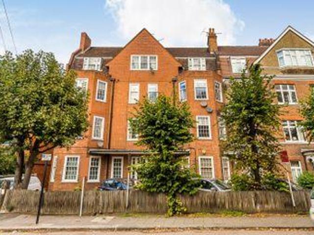 2 Bedrooms Flat for sale in Cavendish Gardens, Trouville Road, London SW4