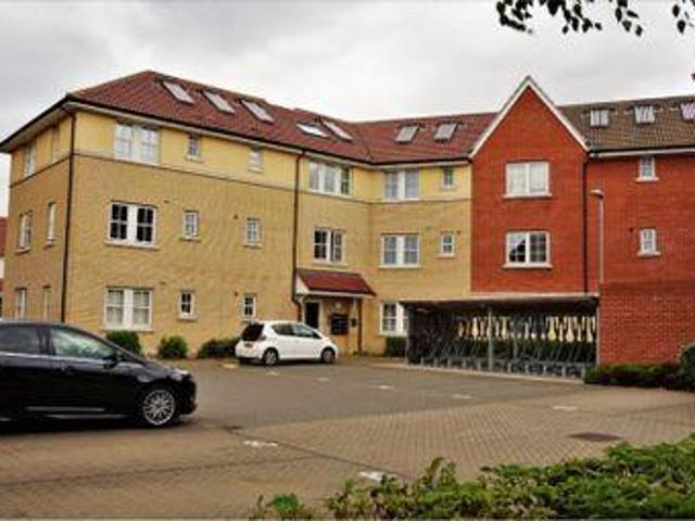 2 Bedrooms Flat for sale in Cavell Court, Basildon SS14