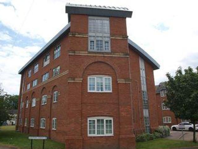 2 Bedrooms Flat for sale in Caxton Court, Burton On Trent, Staffordshire DE14
