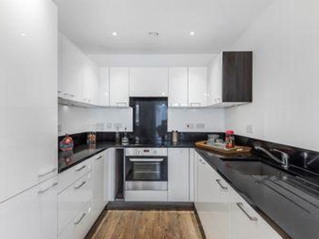 2 Bedrooms Flat for sale in Cabot Close, Croydon CR0