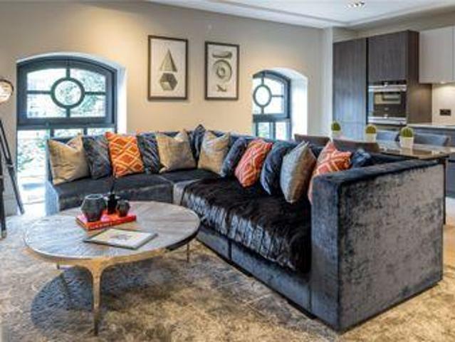 2 Bedrooms Flat for sale in Cabul Road, Battersea SW11