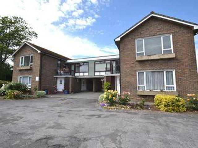 2 Bedrooms Flat for sale in Cadogan Court, Christchurch Road, Worthing BN11
