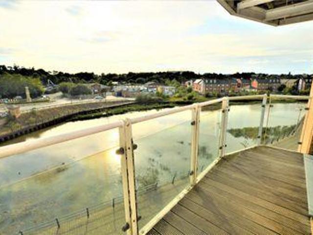 2 Bedrooms Flat for sale in Caelum Drive, Colchester CO2