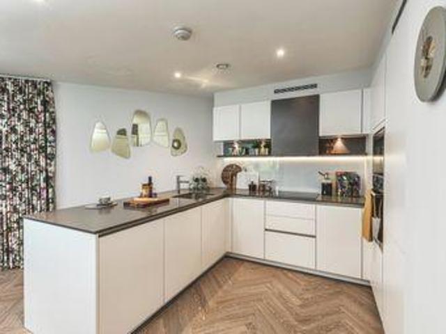 2 Bedrooms Flat for sale in Caledonian Road, London N7