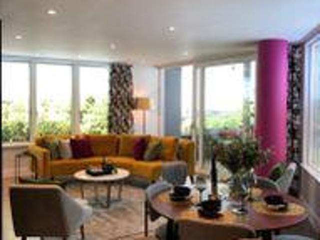 2 Bedrooms Flat for sale in Caledonian Road, London Square, Holloway N7